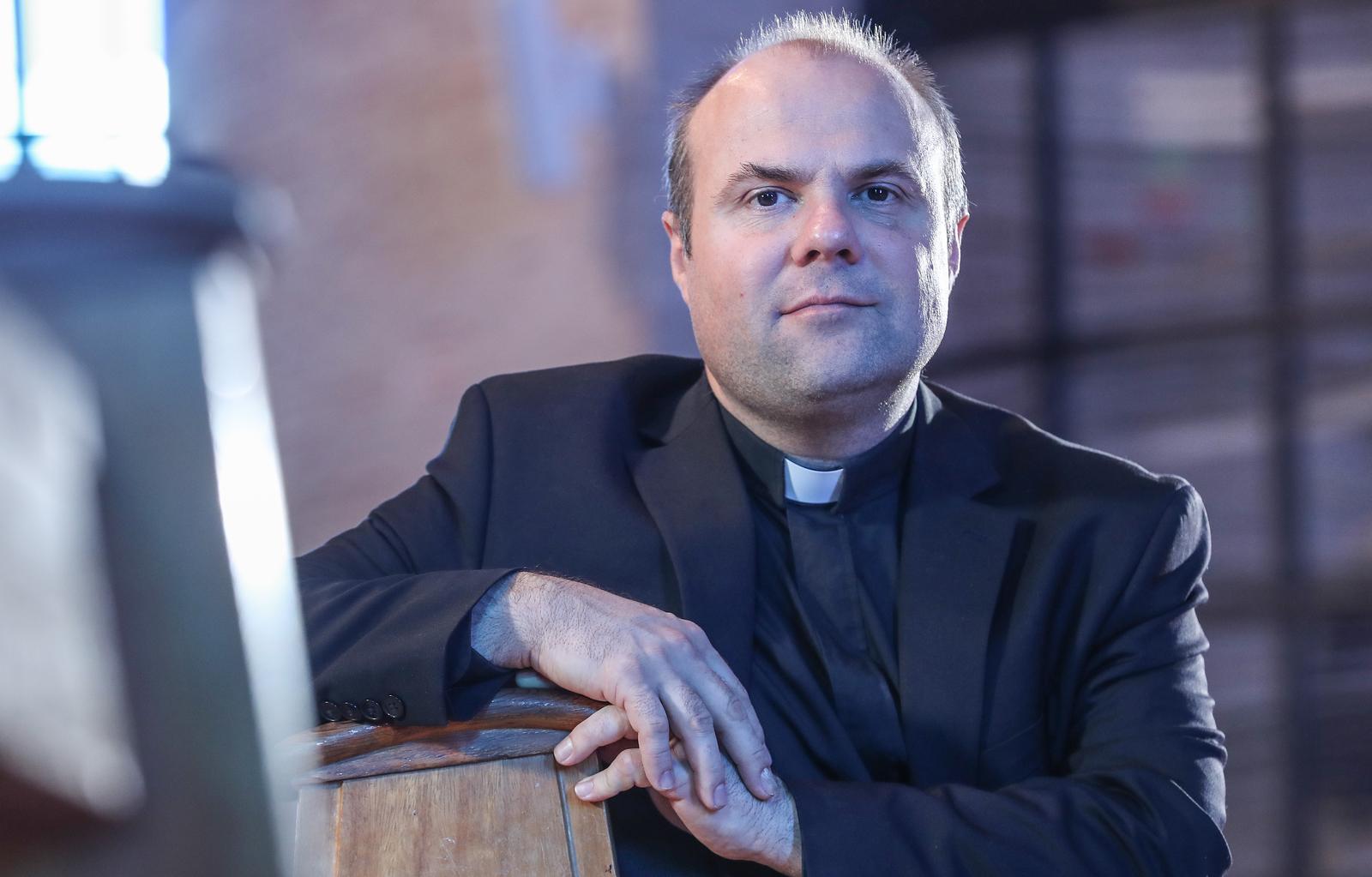 Don Damir Stojić: Pornografija ubija ljubav, razara odnose i brakove ...